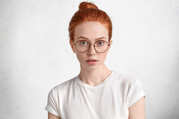 How Glasses Impact the First Impression of a Portrait - Geek Mamas
