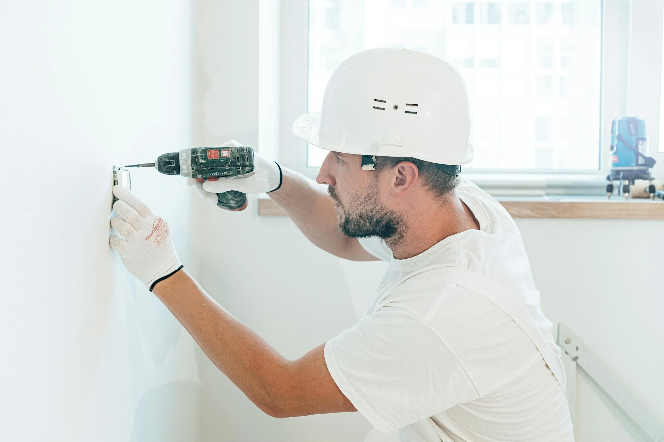 Busy Mom's Guide to Finding a Level 2 Electrician - Geek Mamas