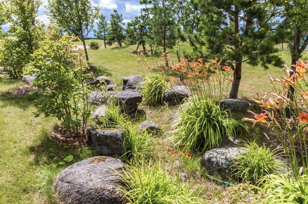 Creative Ways to Use Landscaping Boulders in Your Garden Design - Geek ...